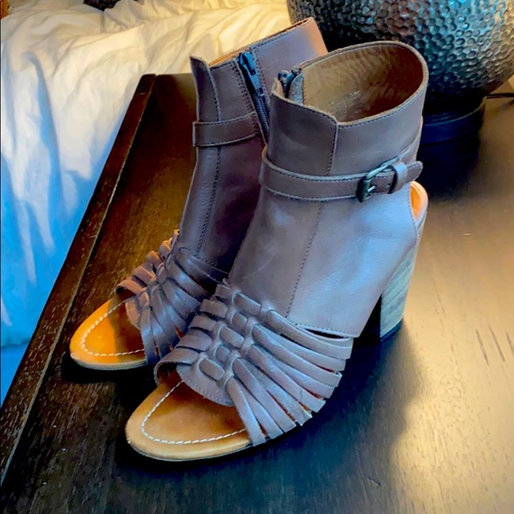 Fabianelli | Shoes | Fabianelli Italian Leather Tan Shootie Sandals ...